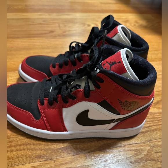 Jordan | Shoes | Nike Air Jordan Retro Mid Chicago Toe Red White Black ...